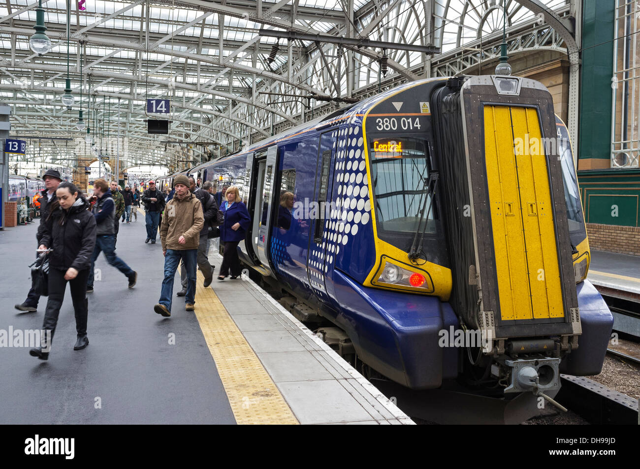 Passengers getting off an intercity train at Glasgow Central Railway ...