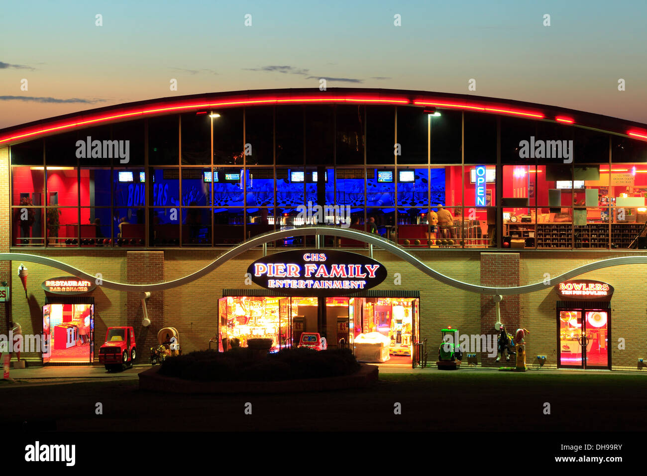 Hunstanton pier hi-res stock photography and images - Alamy