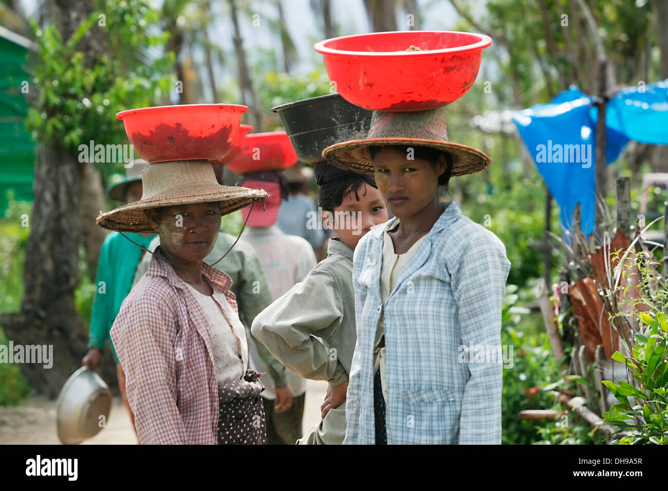 Young Women Carrying Heavy Sand In Bowls On Their Heads; Kan Nyi Naung ...