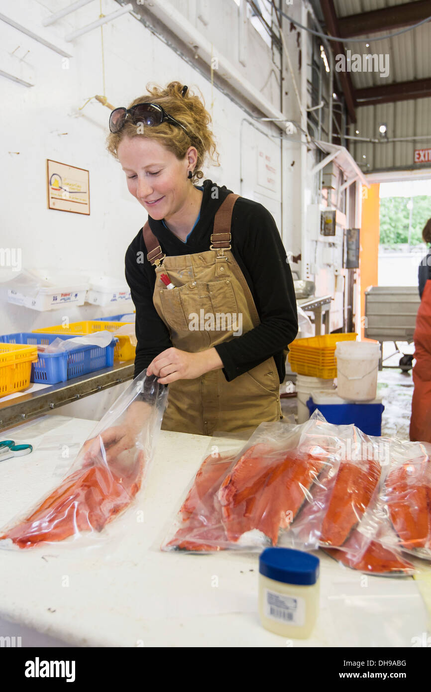 Packing salmon fish container hi-res stock photography and images - Alamy