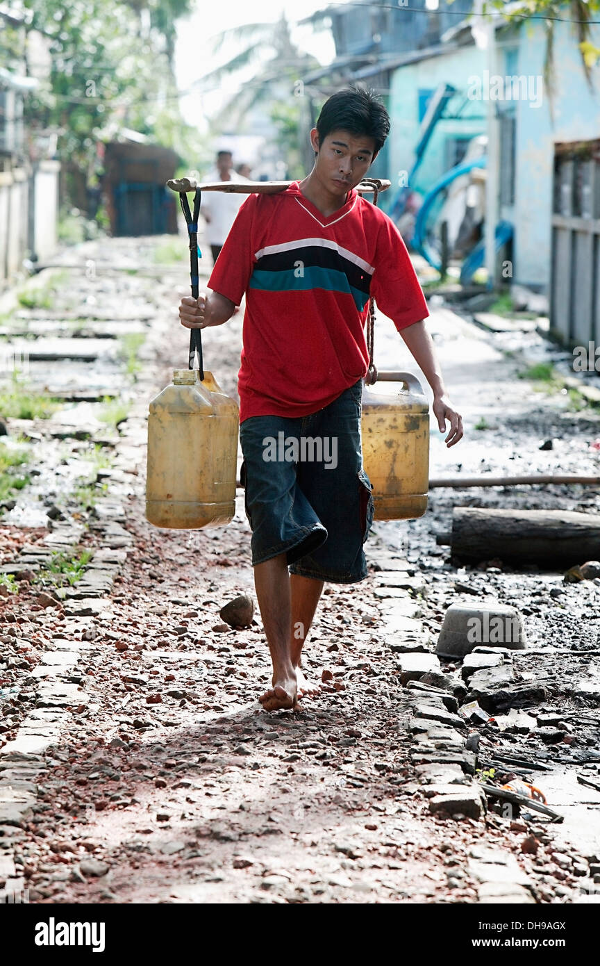 Collecting water survival hi-res stock photography and images - Alamy