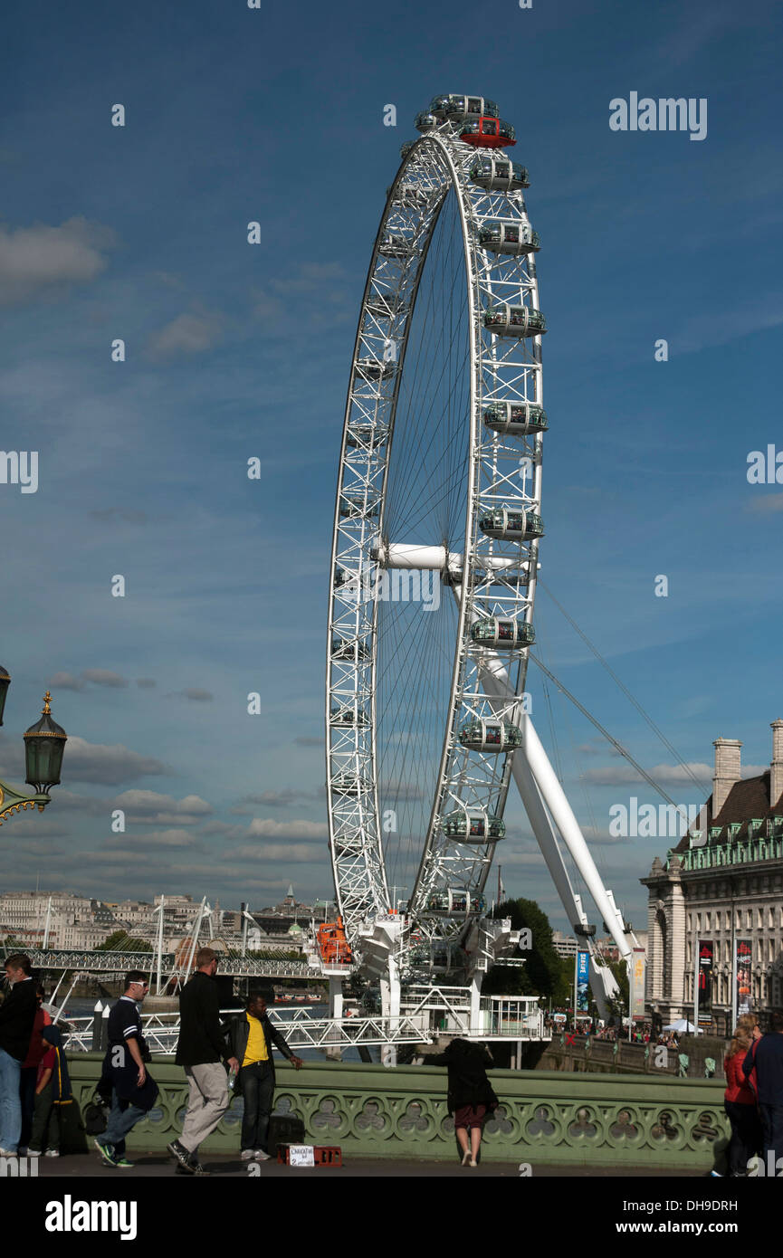The London Eye ferris wheel (Millennium Wheel), South Bank, London ...