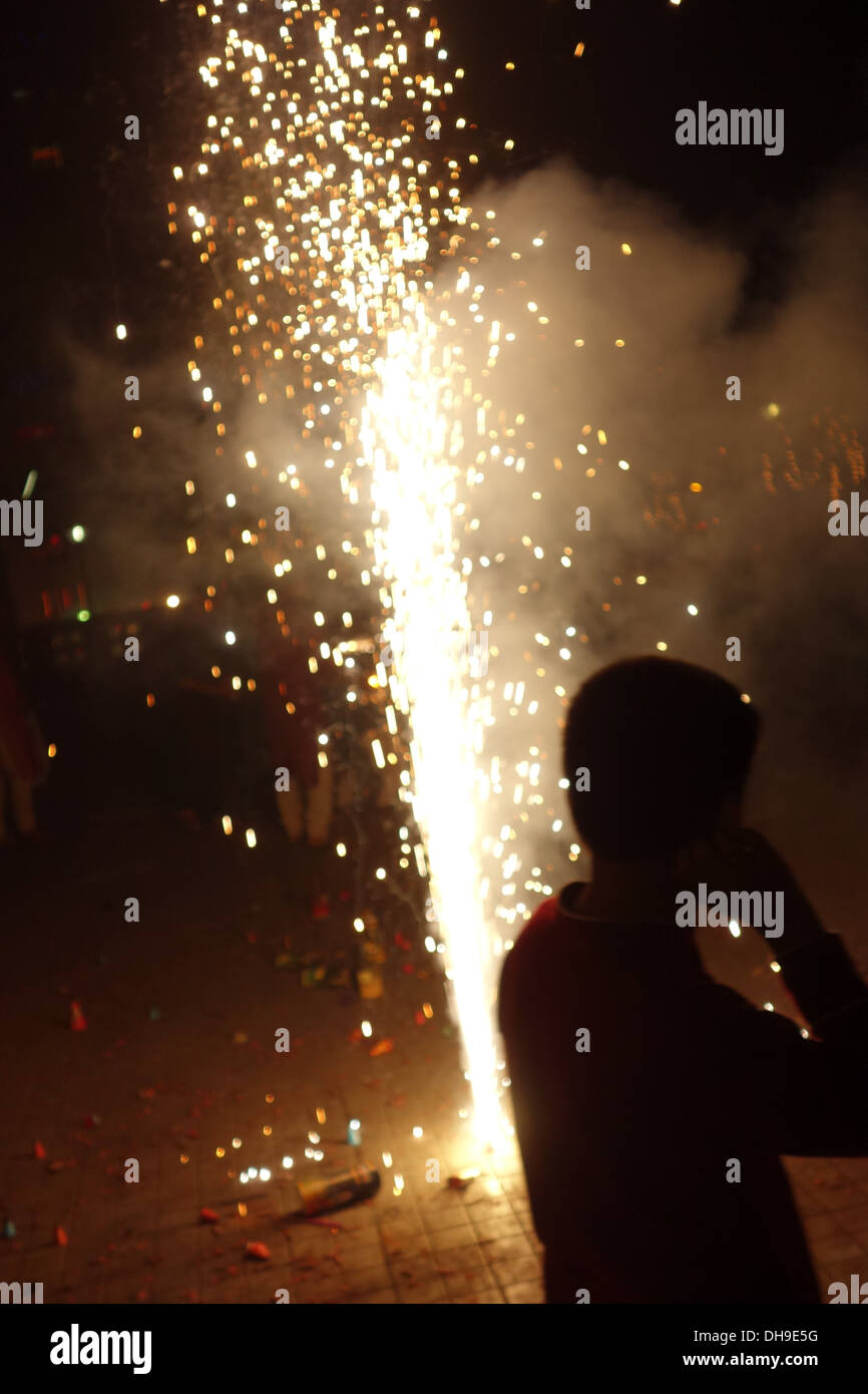 India diwali fireworks hi-res stock photography and images - Alamy