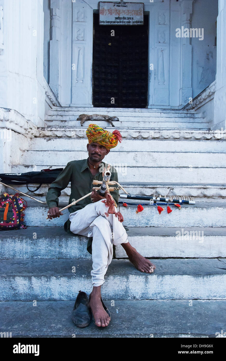 Man playing traditional instrument ,Udaipur, Rajasthan Stock Photo - Alamy