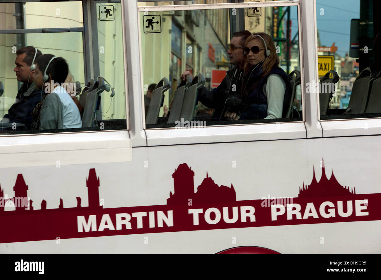 Tour guide bus hi-res stock photography and images - Alamy