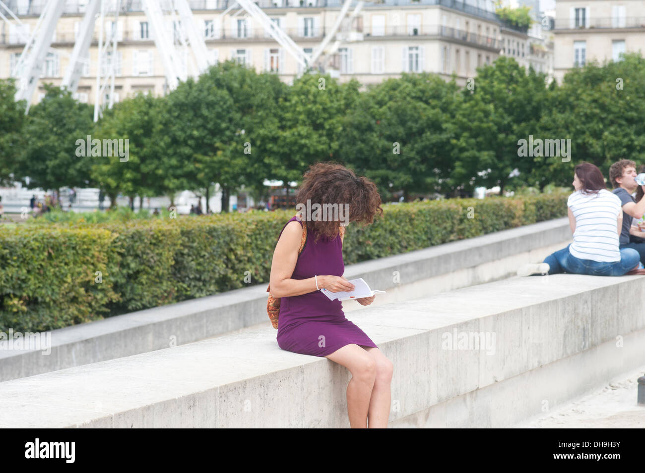 Paris, France - Young woman reading book outdoors Stock Photo - Alamy