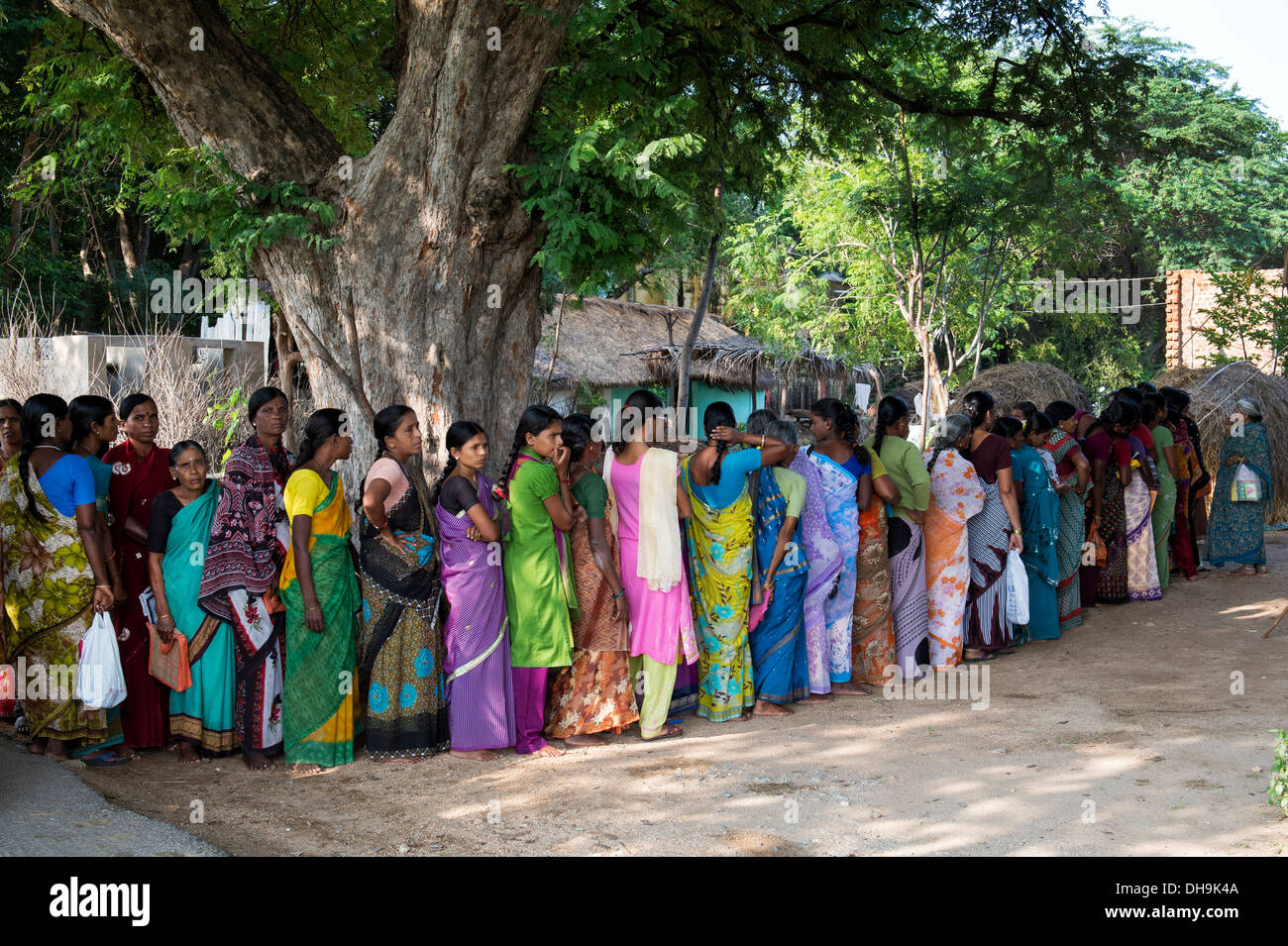 Patients queue hospital india hi-res stock photography and images - Alamy
