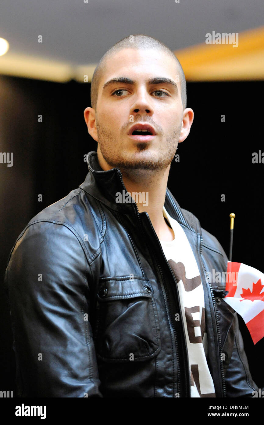 Max George 'The Wanted' acoustic performance & autograph session at ...