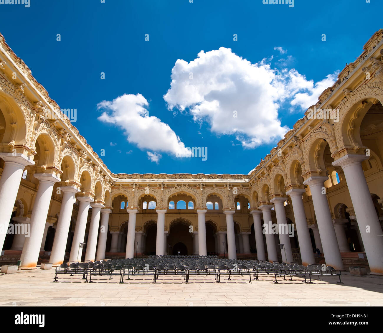 Rows and column hi-res stock photography and images - Alamy