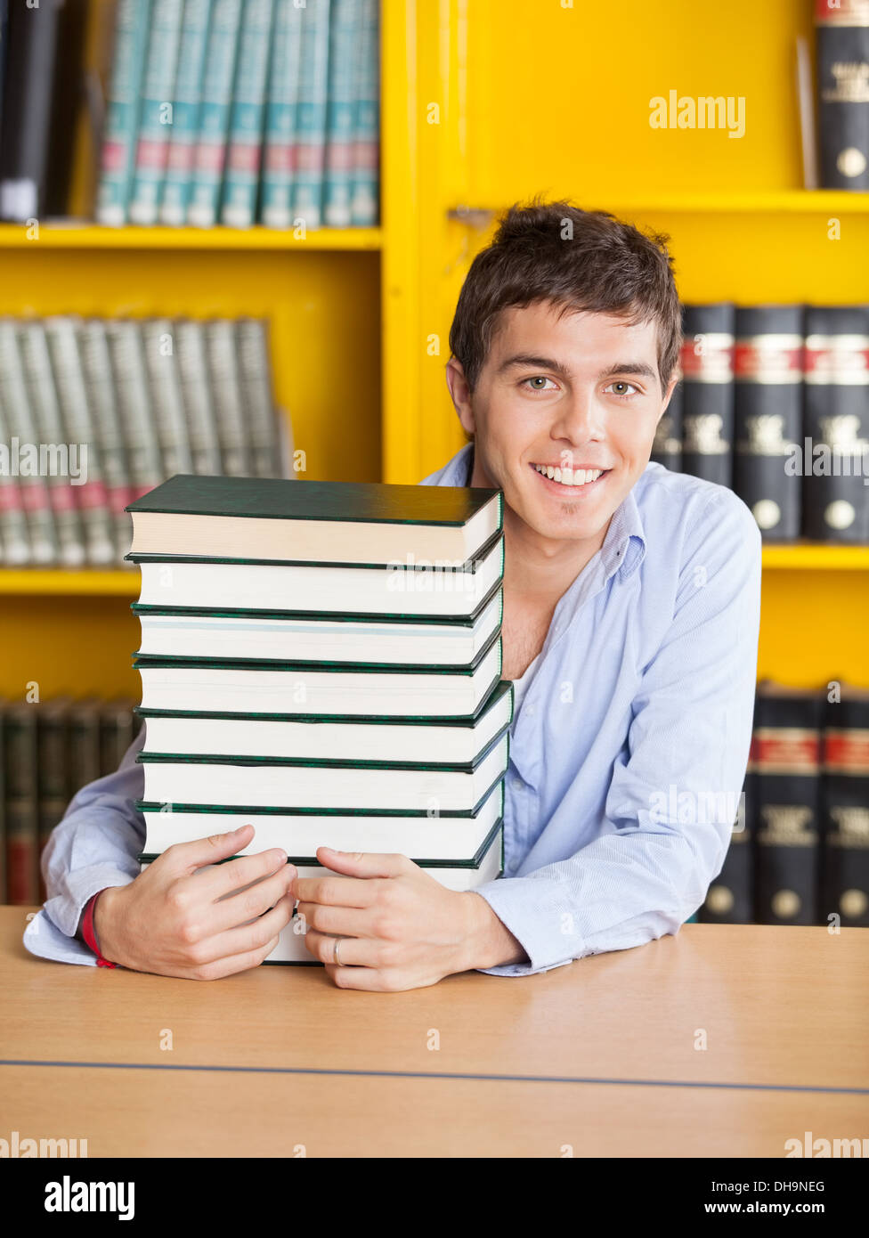 Piled books hi-res stock photography and images - Alamy