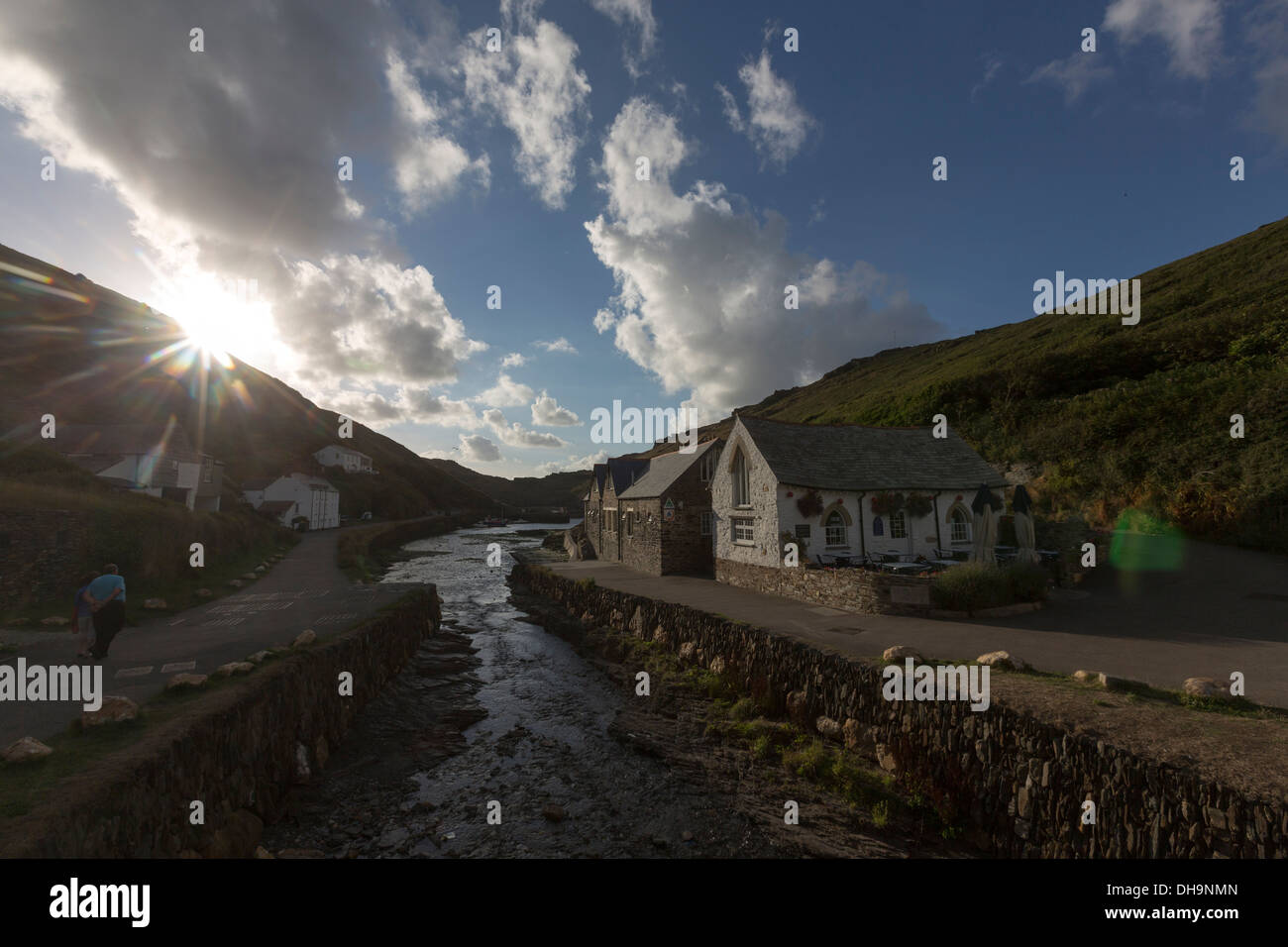 Boscastle village river valency hi-res stock photography and images - Alamy