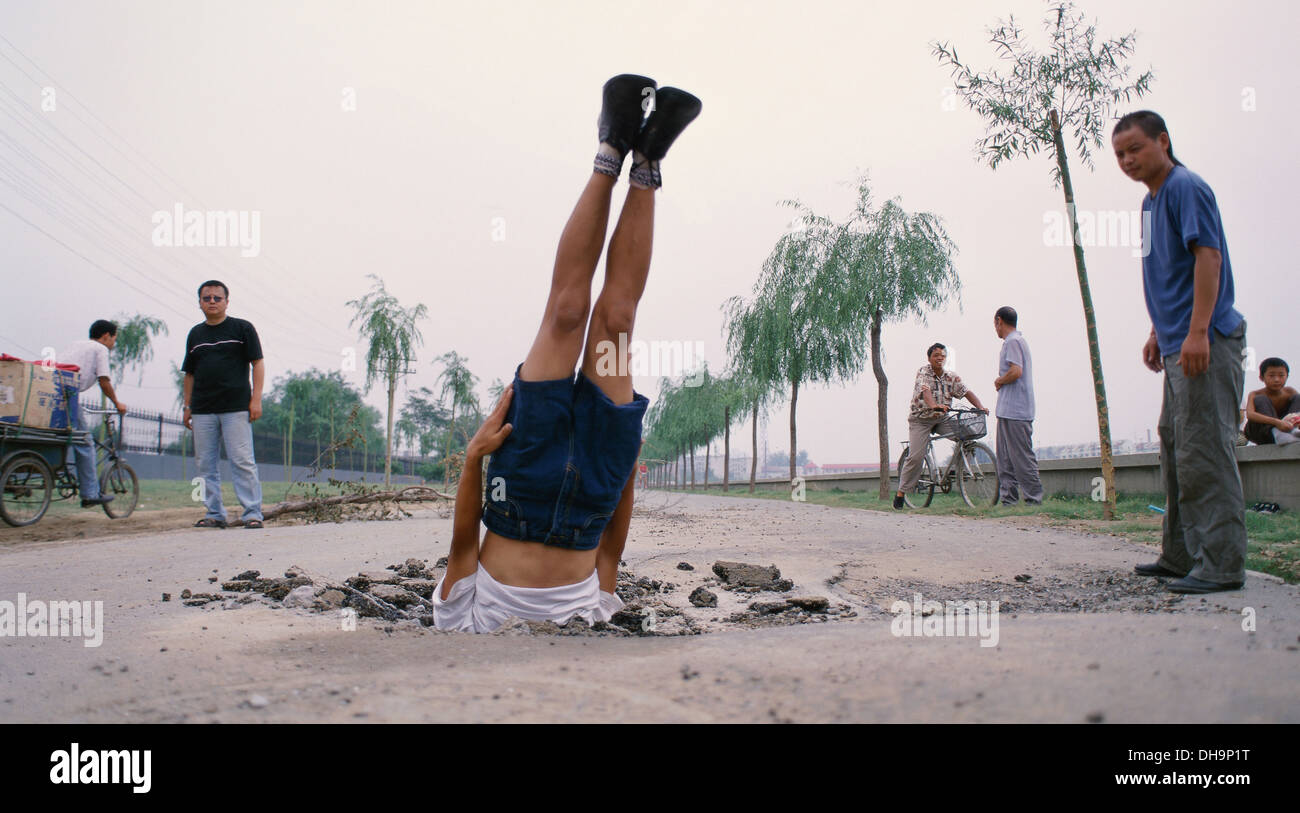 SUPER ACROBATIC ARTIST PHOTO-MAN Is it bird? Is it plane? No it's ...