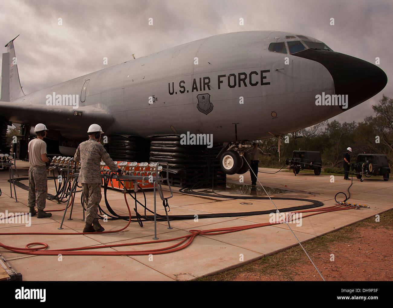 Aircraft recovery hi-res stock photography and images - Alamy