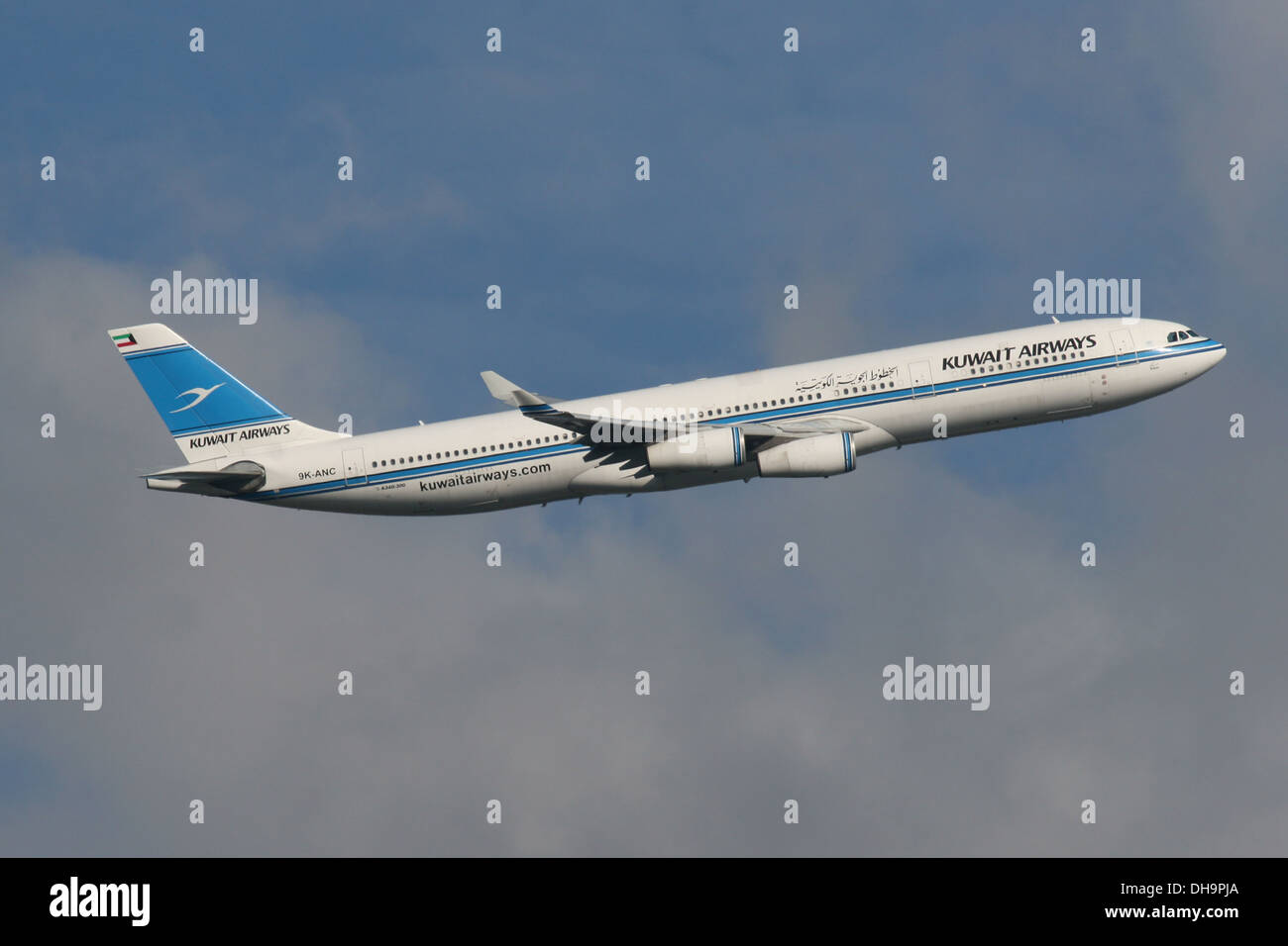 KUWAIT AIRWAYS AIRBUS A340 Stock Photo - Alamy