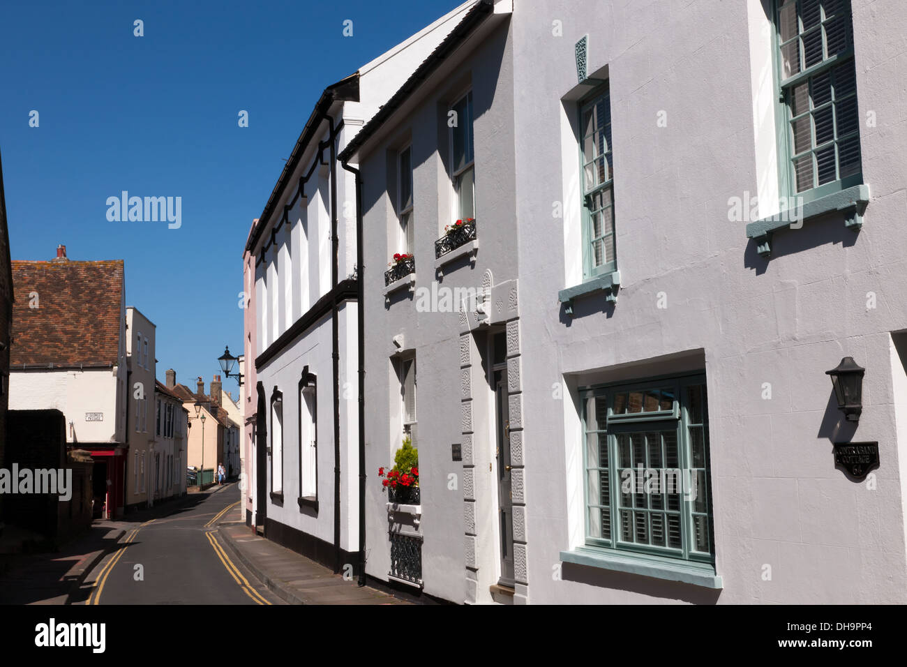Use middle of road hi-res stock photography and images - Alamy