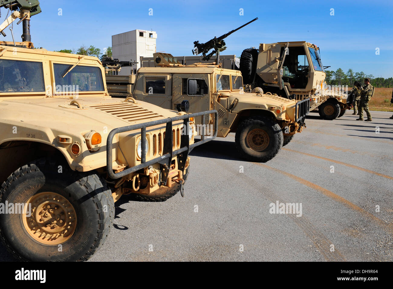 Humvees hi-res stock photography and images - Alamy