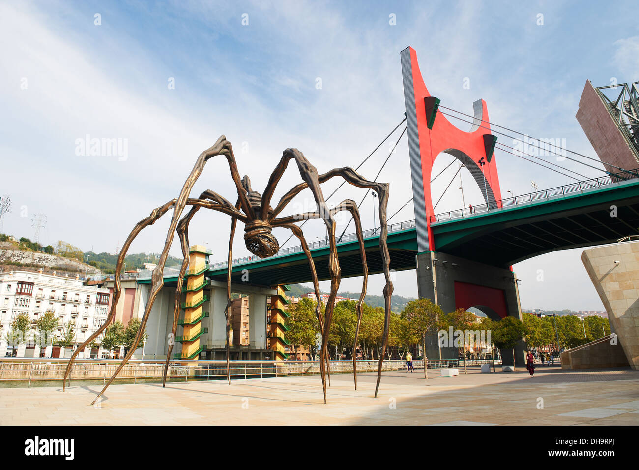 Bilbao maman giant spider hi-res stock photography and images - Alamy