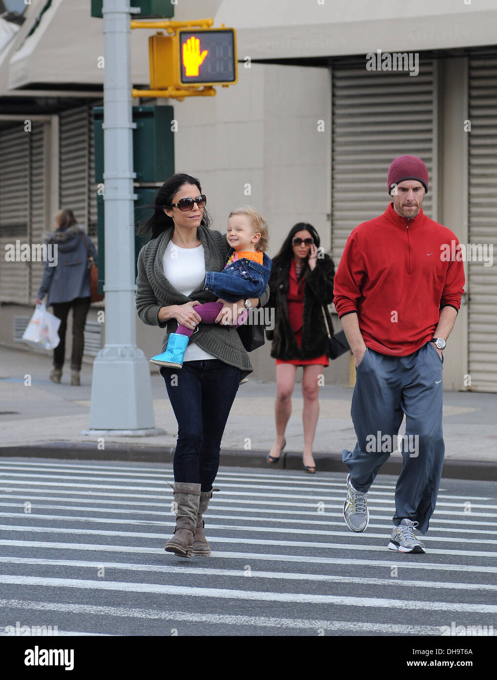 Jason Hoppy his wife Bethenny Frankel and their daughter Bryn go for a ...