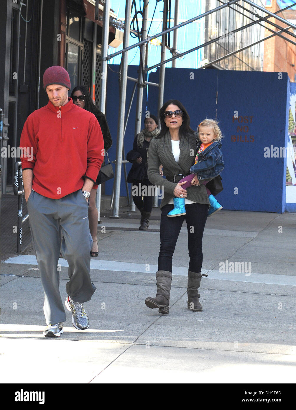 Jason Hoppy his wife Bethenny Frankel and their daughter Bryn go for a ...