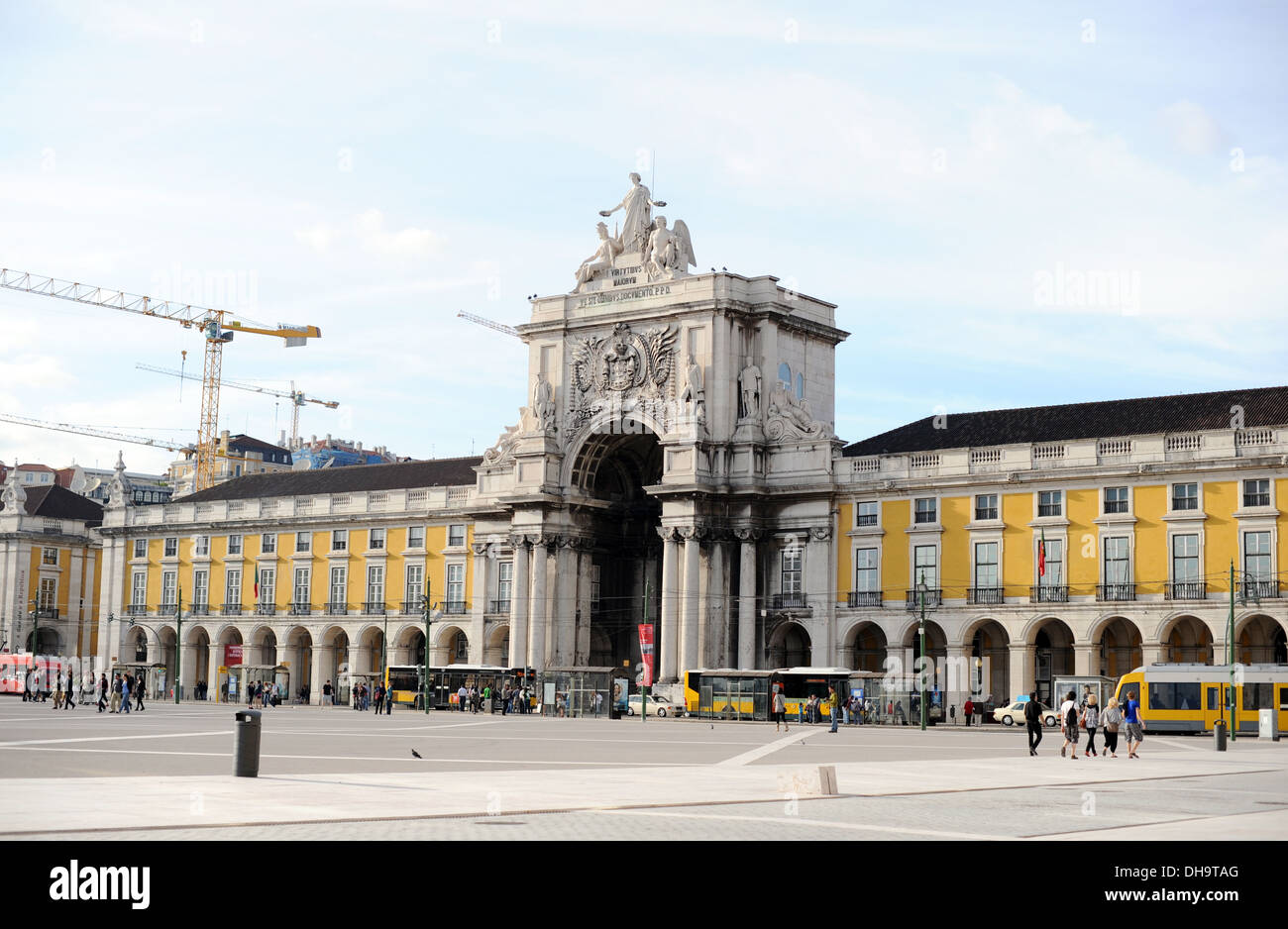 Bus in praca do comercio square hi-res stock photography and images - Alamy
