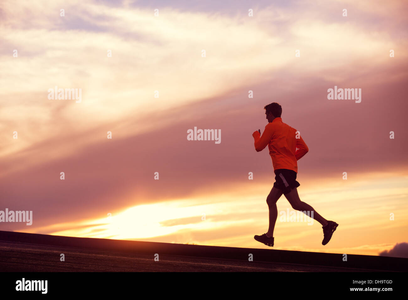 Male runner silhouette, Man running into sunset, colorful sunset sky ...