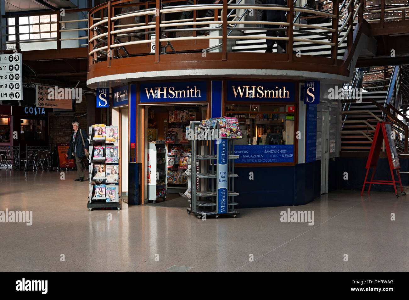 W H WH Smith newspaper kiosk shop store exterior at the railway train ...