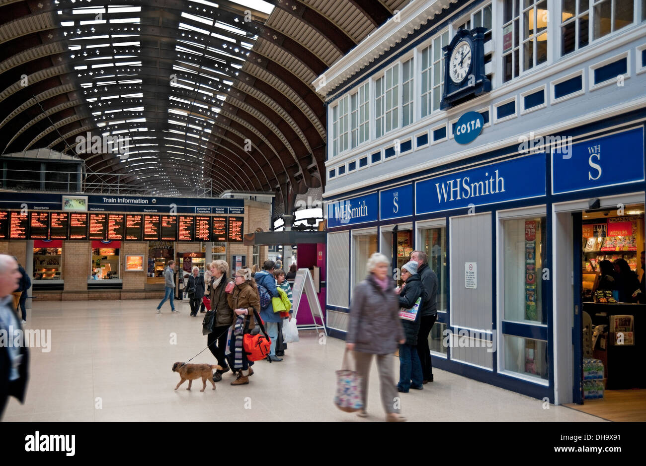 Train Station Concourse High Resolution Stock Photography and Images ...