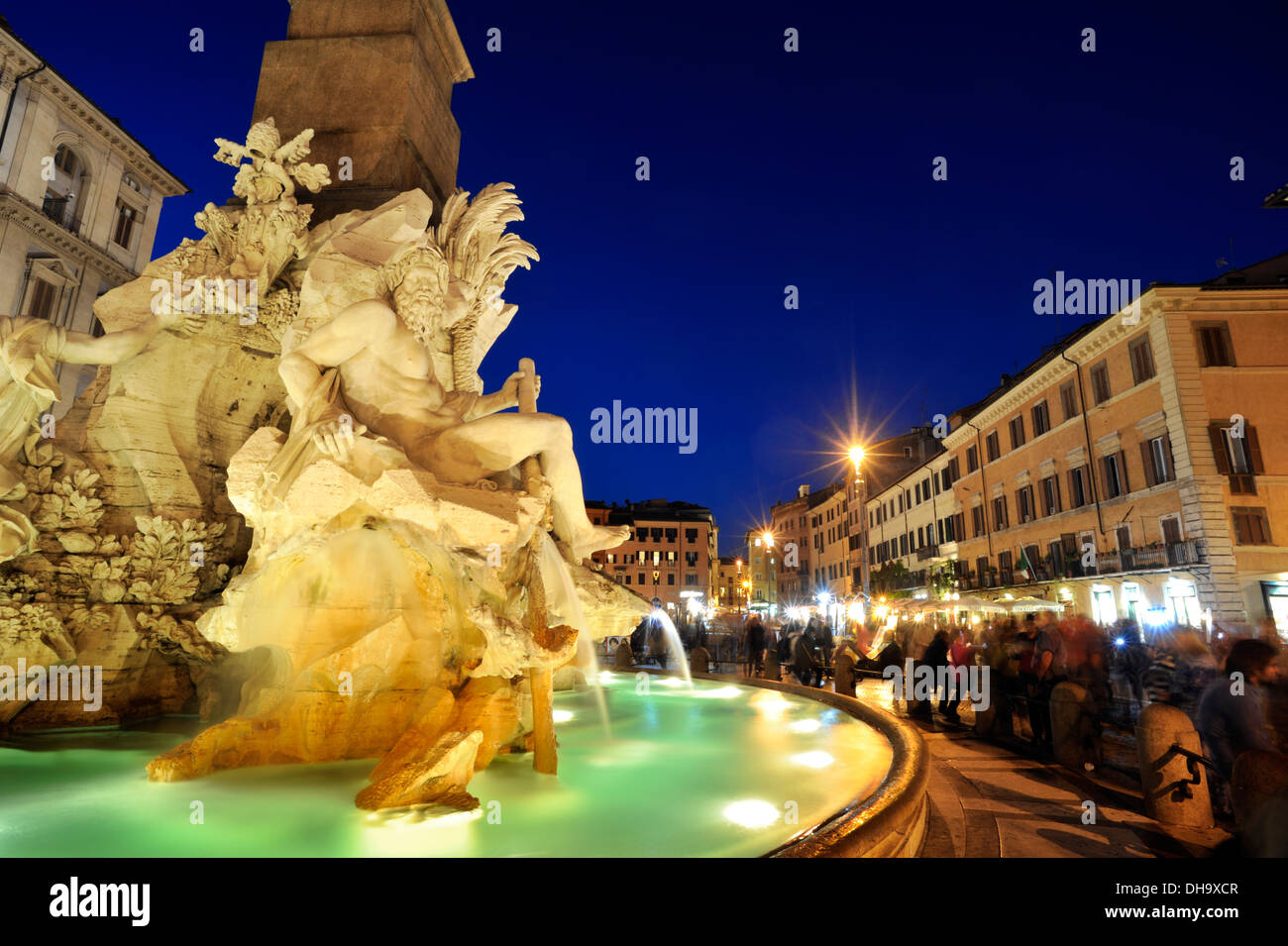 Piazza navona night hi-res stock photography and images - Alamy