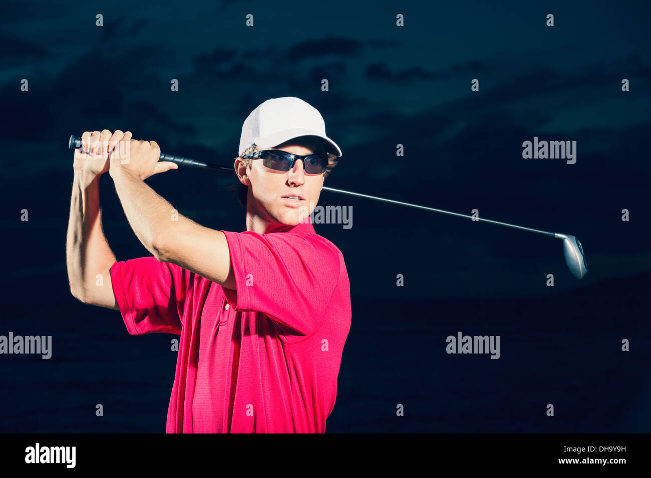 Golfer at sunset, Man swinging golf club with dramatic sunset sky ...