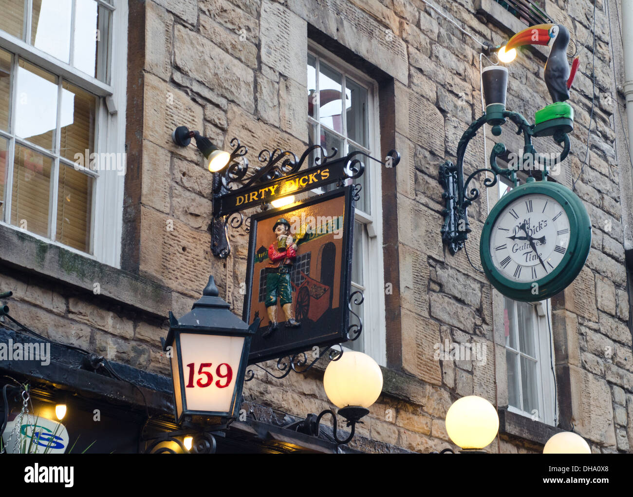 Rose Street Edinburgh Scotland Stock Photos & Rose Street Edinburgh ...