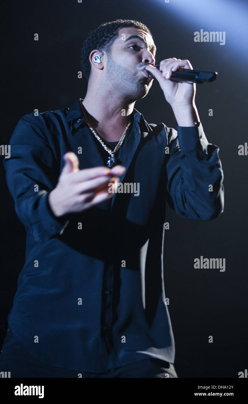 Drake performs live at Palais Omnisports de Paris-Bercy Paris France ...