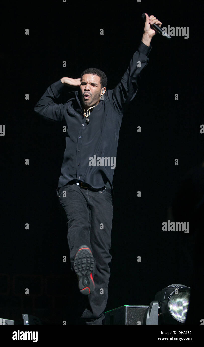 Drake performs live at Palais Omnisports de Paris-Bercy Paris France ...