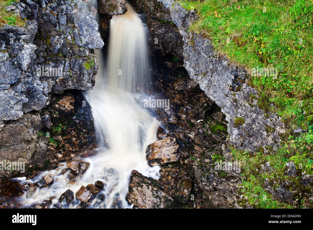 Waterfall in Hull Pot Horton in Ribblesdale Yorkshire Dales England ...