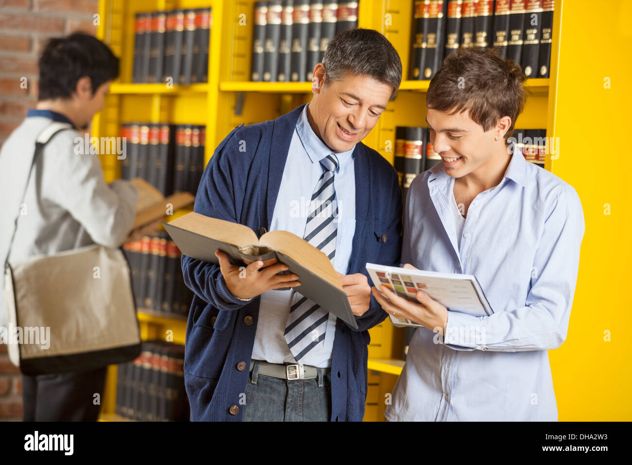Mature student library hi-res stock photography and images - Alamy