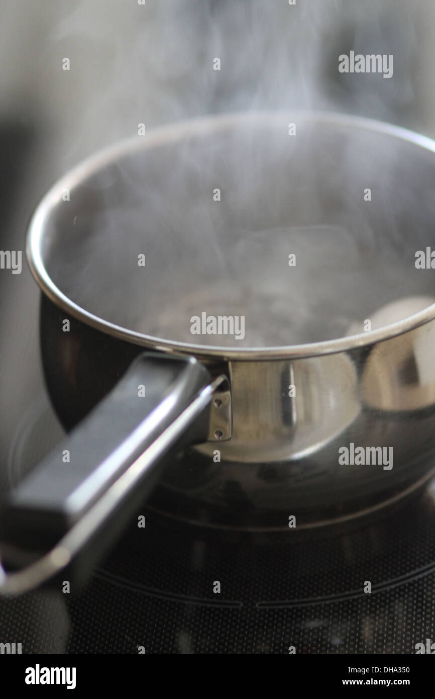 A pot of boiling water Stock Photo - Alamy