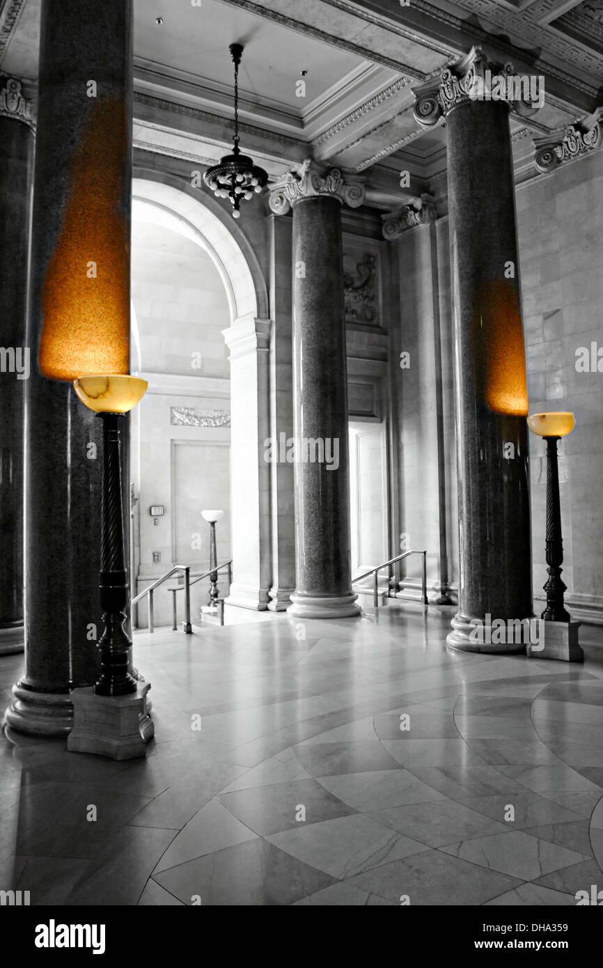 Entrance with columns hi-res stock photography and images - Alamy