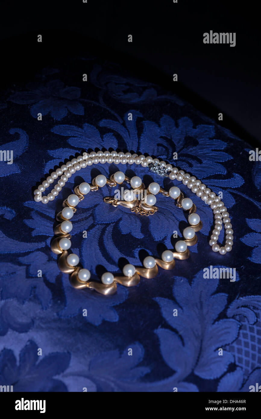 Old Pearl Necklace Stock Photo - Alamy