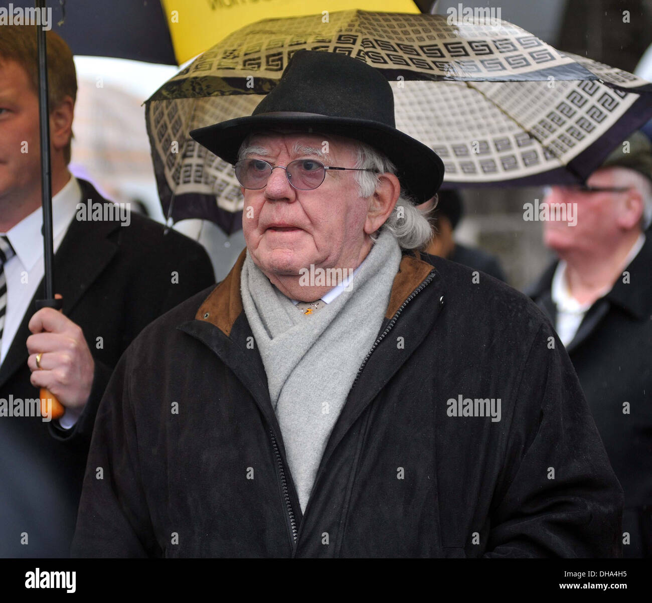 Paddy Reilly Funeral of Barney McKenna last original member of Ballad ...