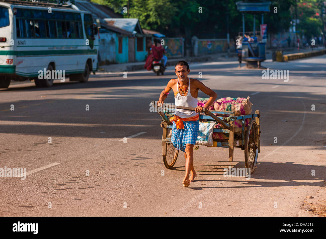 Man pulling cart hi-res stock photography and images - Alamy