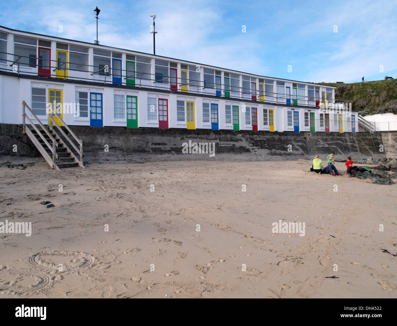 Two storey beach huts hi-res stock photography and images - Alamy