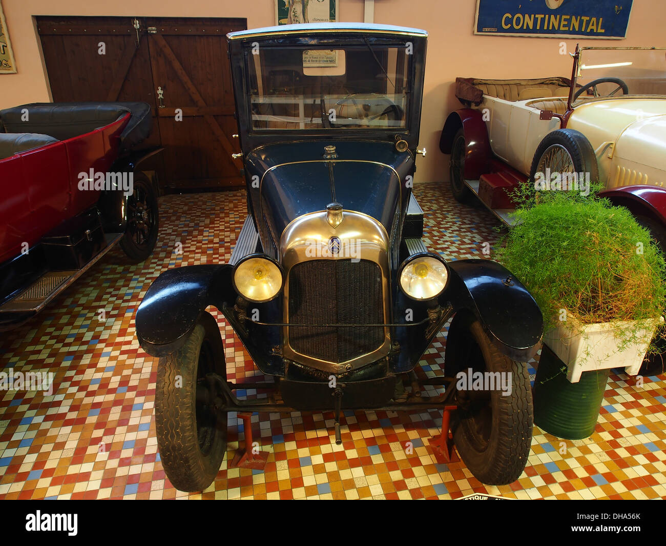 The 1922 Citroën B2 is a French car equipped with a 10CV, 1450cc, 4 ...