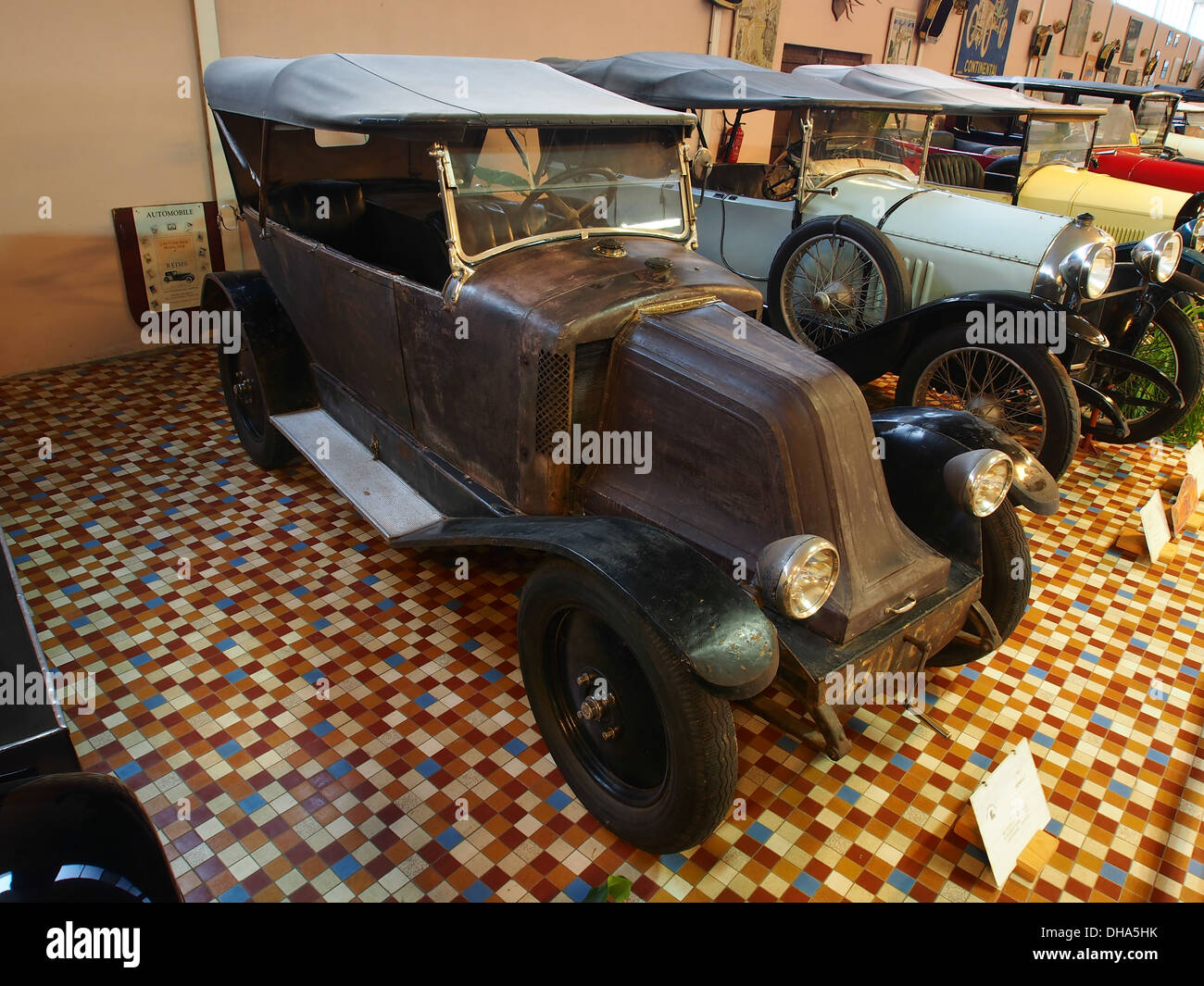 The 1922 Renault KJ is a French automobile featuring a four-cylinder ...