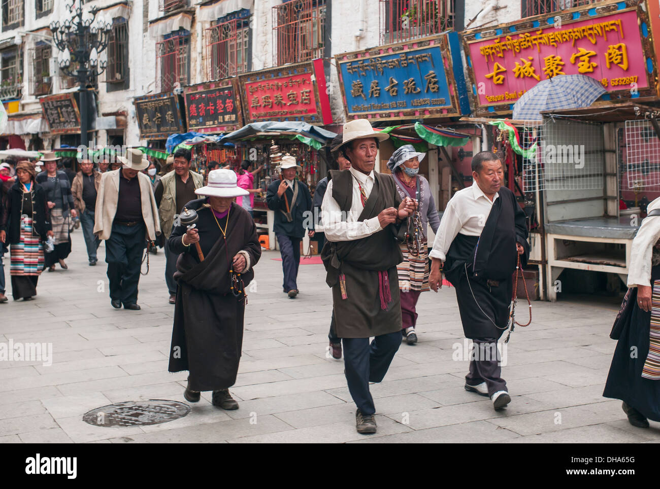 Walking street china hi-res stock photography and images - Alamy