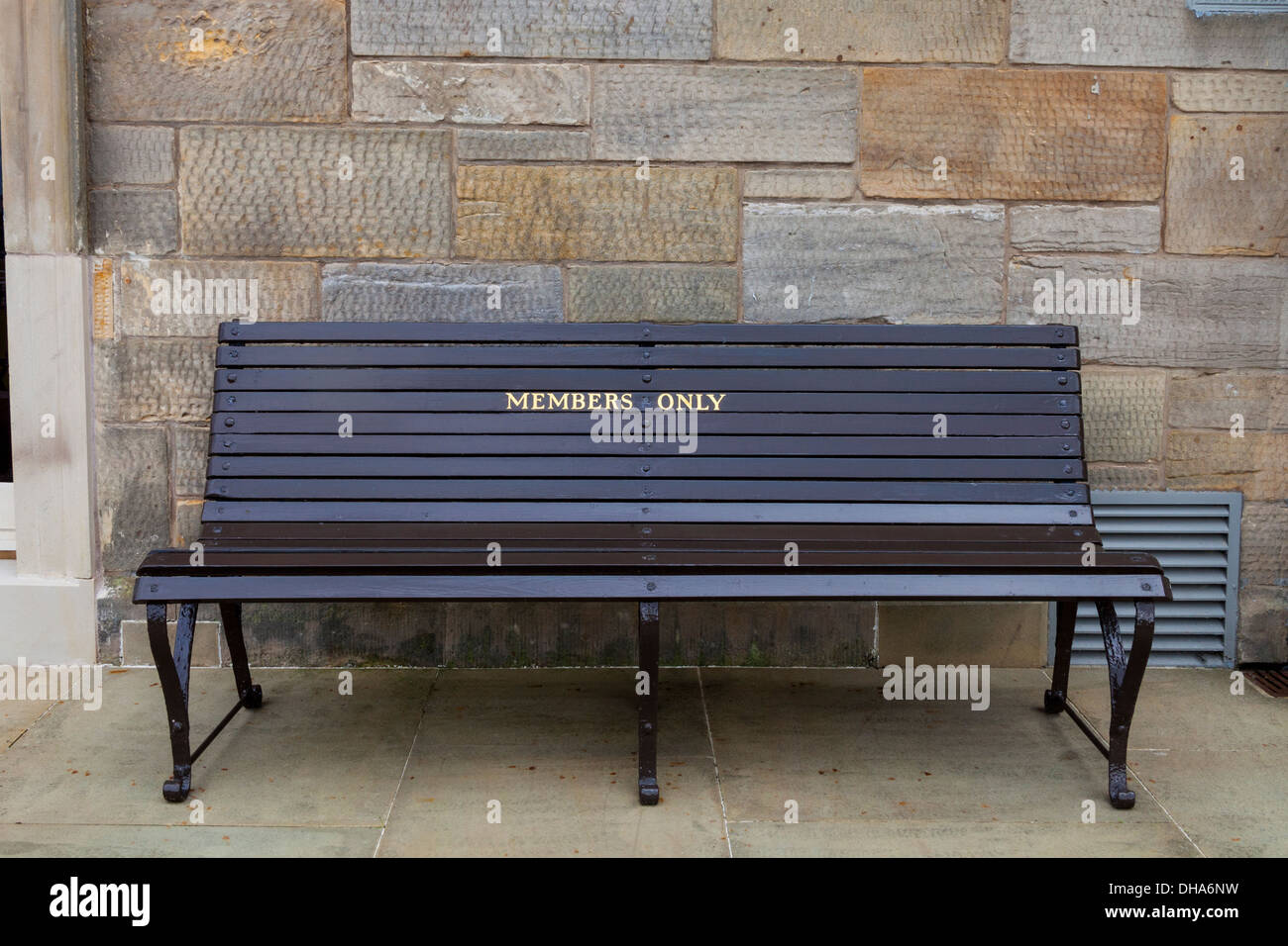 Members only sign hi-res stock photography and images - Alamy