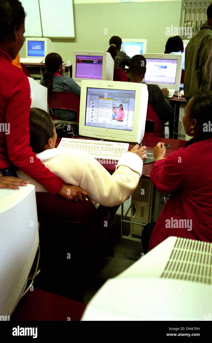 Computer lab africa hi-res stock photography and images - Alamy