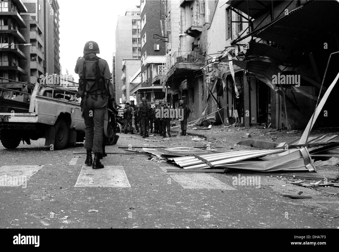 ipjr9301005291993 Shell House Johannesburg South Africa. SADF soldiers ...