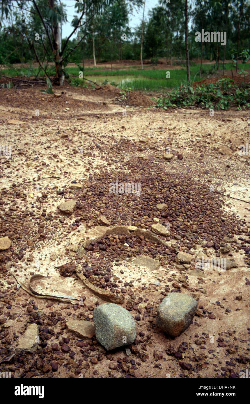 June1998 Seyama MaliAncient malian gold mining site in the Seyama area ...