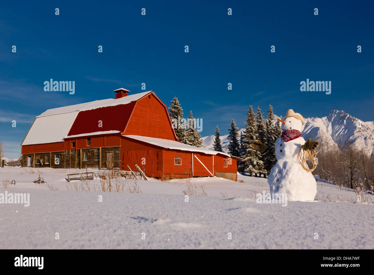 Snowman in front of red barn hi-res stock photography and images - Alamy