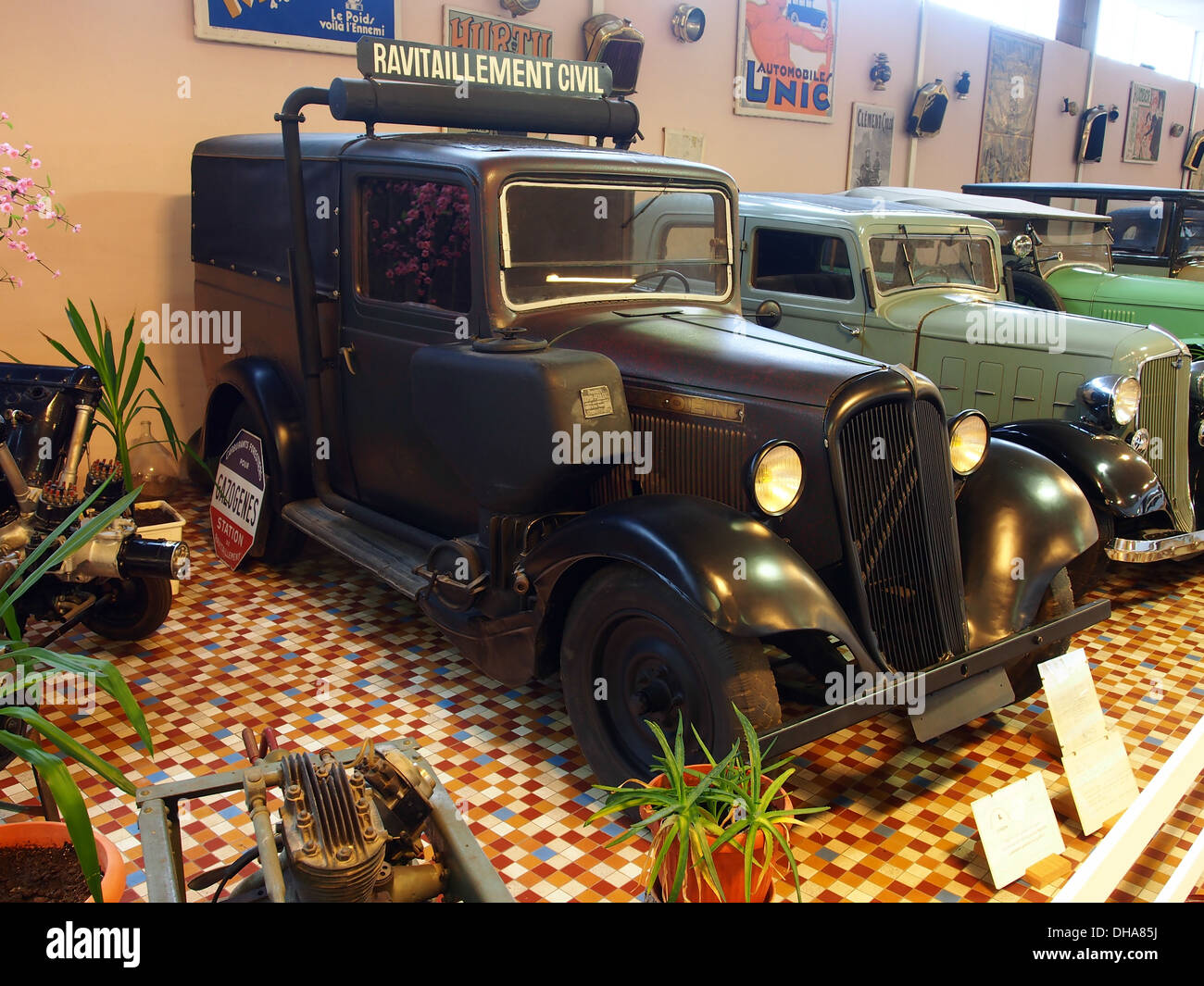 The 1936 Citroën 7 U 9CV is a French automobile equipped with a 4 ...