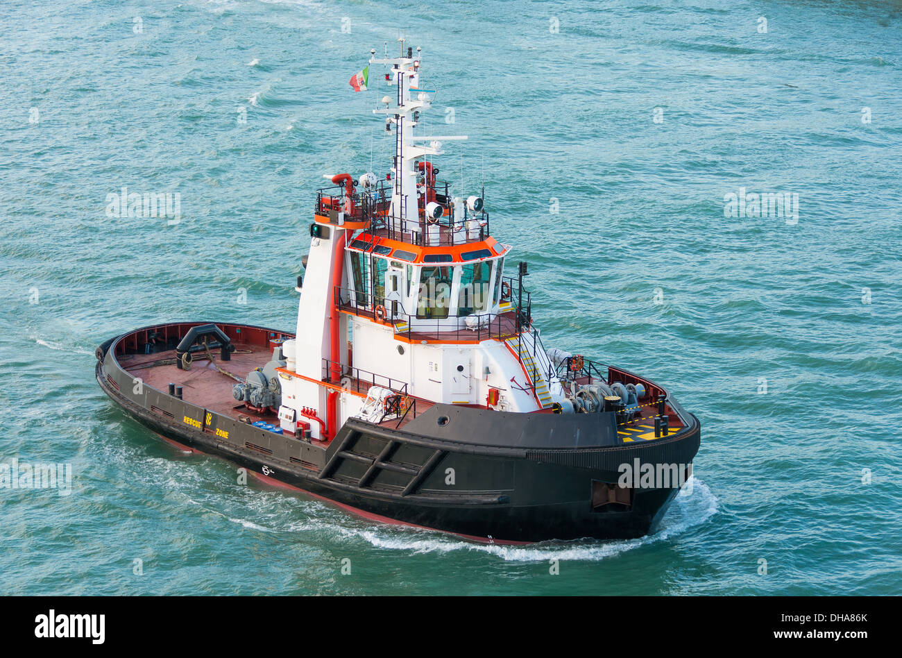 Powerful tug boat hi-res stock photography and images - Alamy